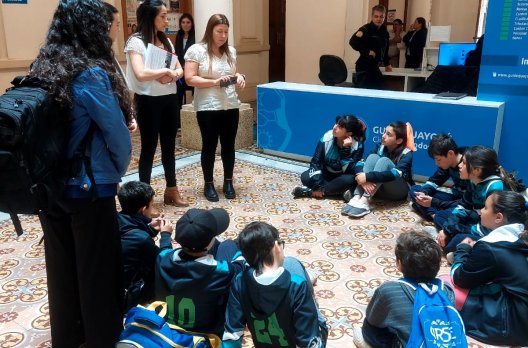 Visitas guiadas en la Municipalidad con alumnos del colegio República Oriental del Uruguay ...