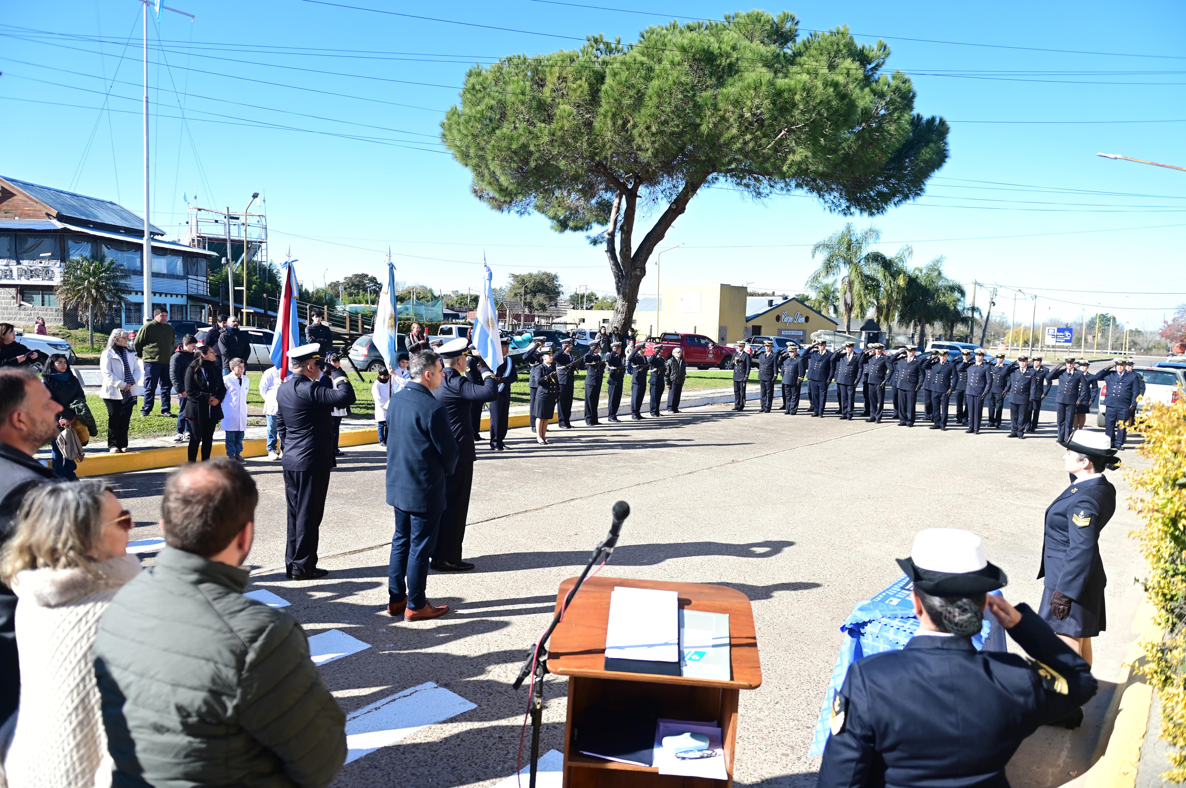 Gualeguaychú acompañó la conmemoración por el 215° aniversario de la Prefectura Naval Argentina ...
